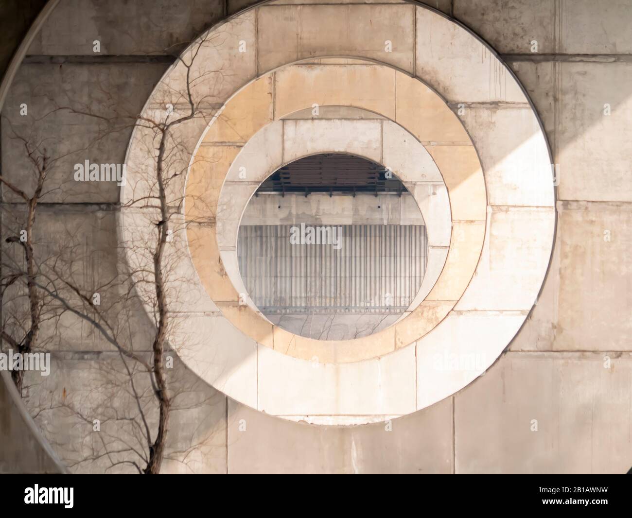 Round spans in reinforced concrete bridge piers Stock Photo - Alamy