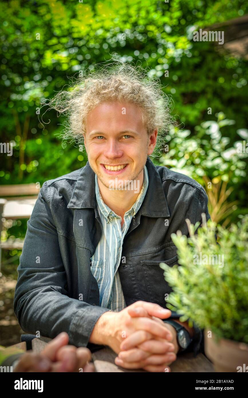 Man 30 casual smile hi-res stock photography and images - Alamy