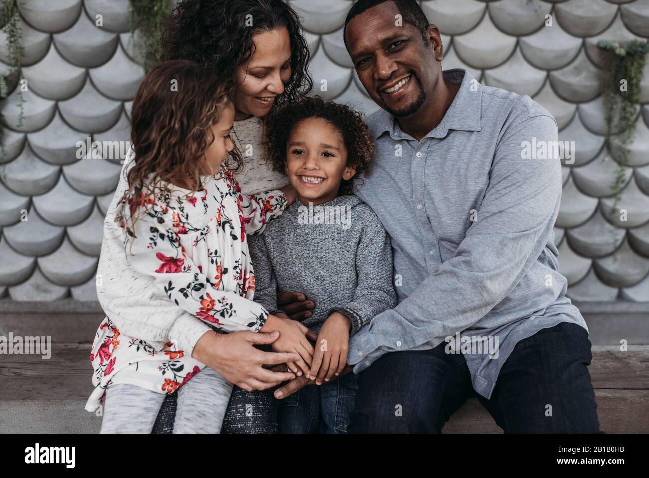 Siblings hugging each other hi-res stock photography and images - Alamy