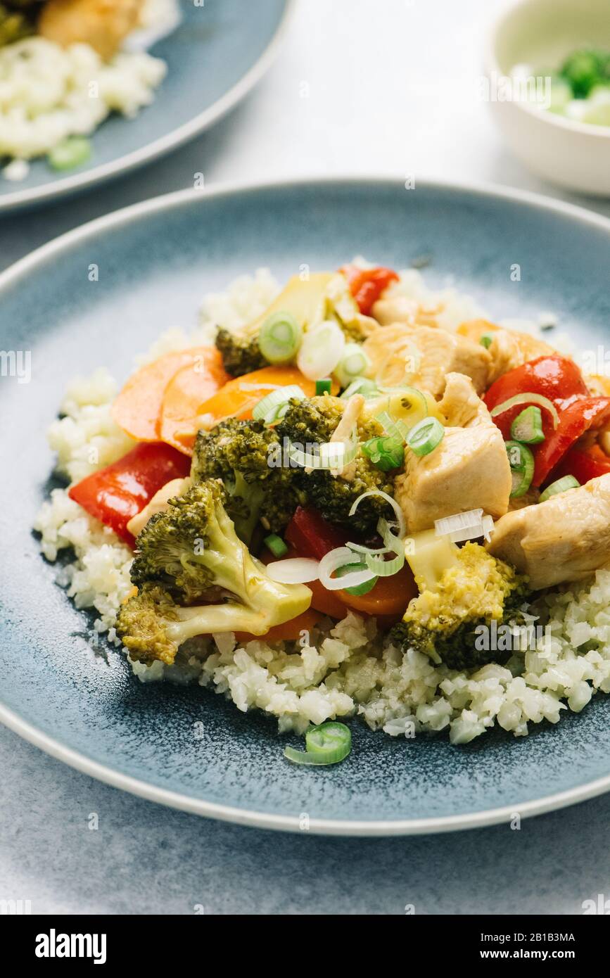 Asian chicken over rice hi-res stock photography and images - Alamy