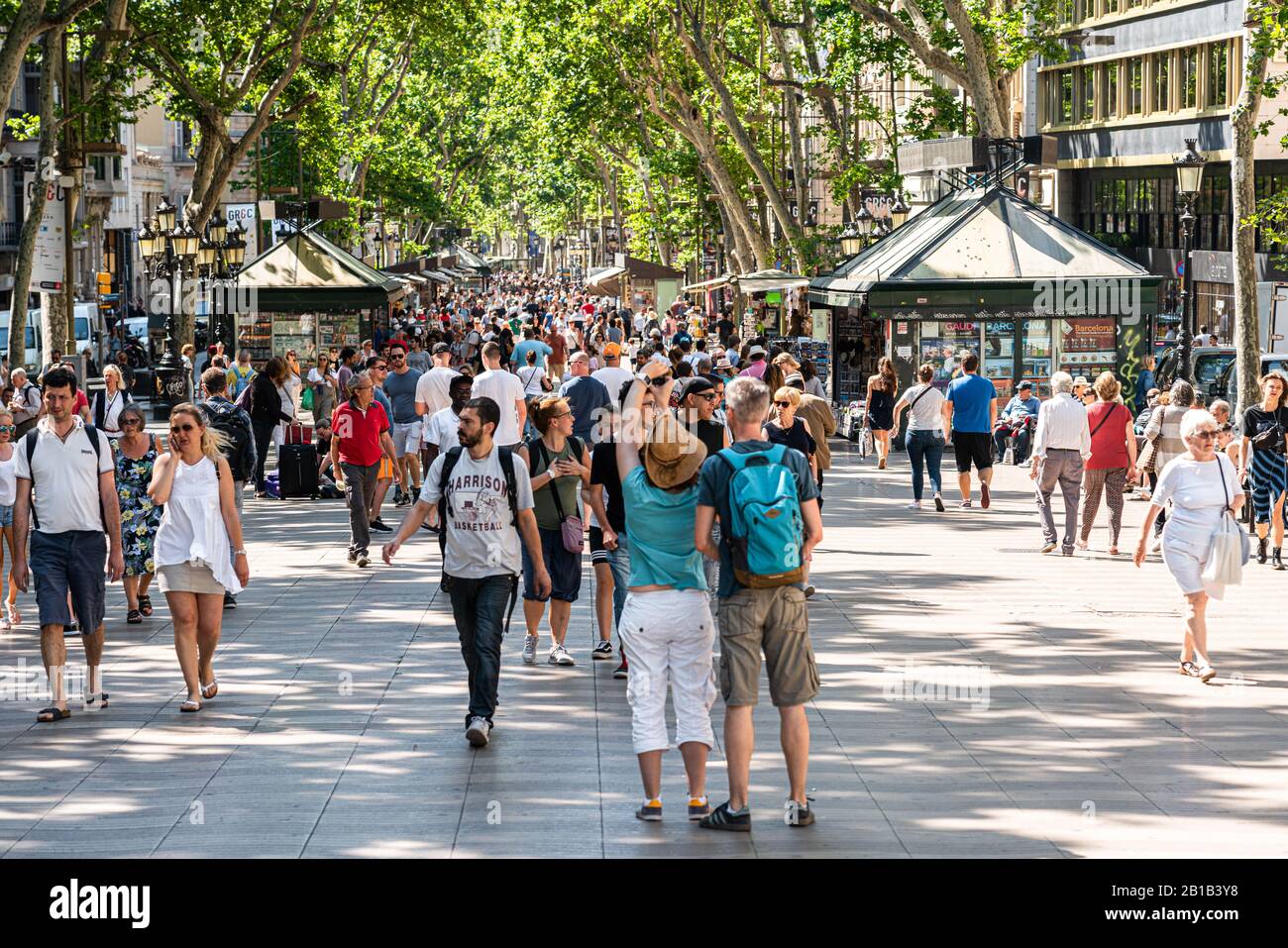 BARCELONA, SPAIN - JUNE 03, 2019: Crowd Of People And Central Downtown ...