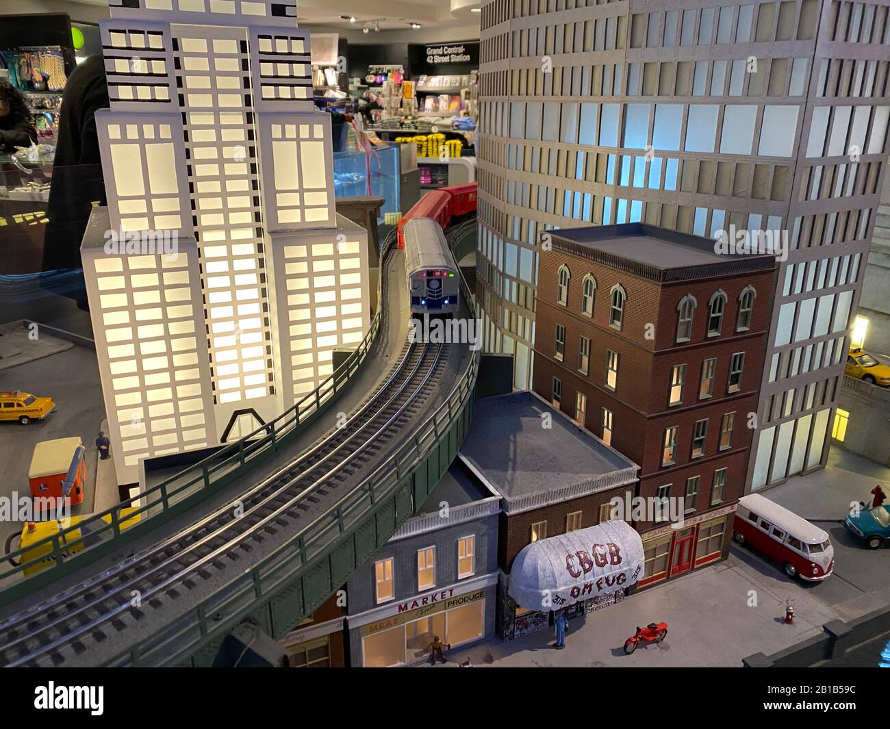Annual Holiday Train Show at Grand Central Terminal with model trains ...