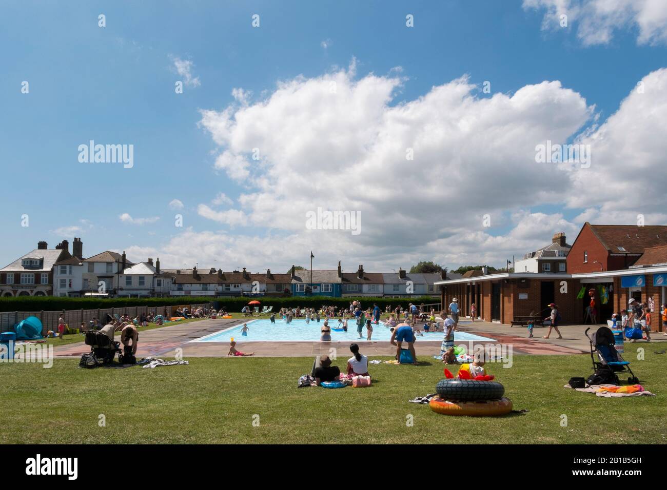 Children paddling kent hi-res stock photography and images - Alamy