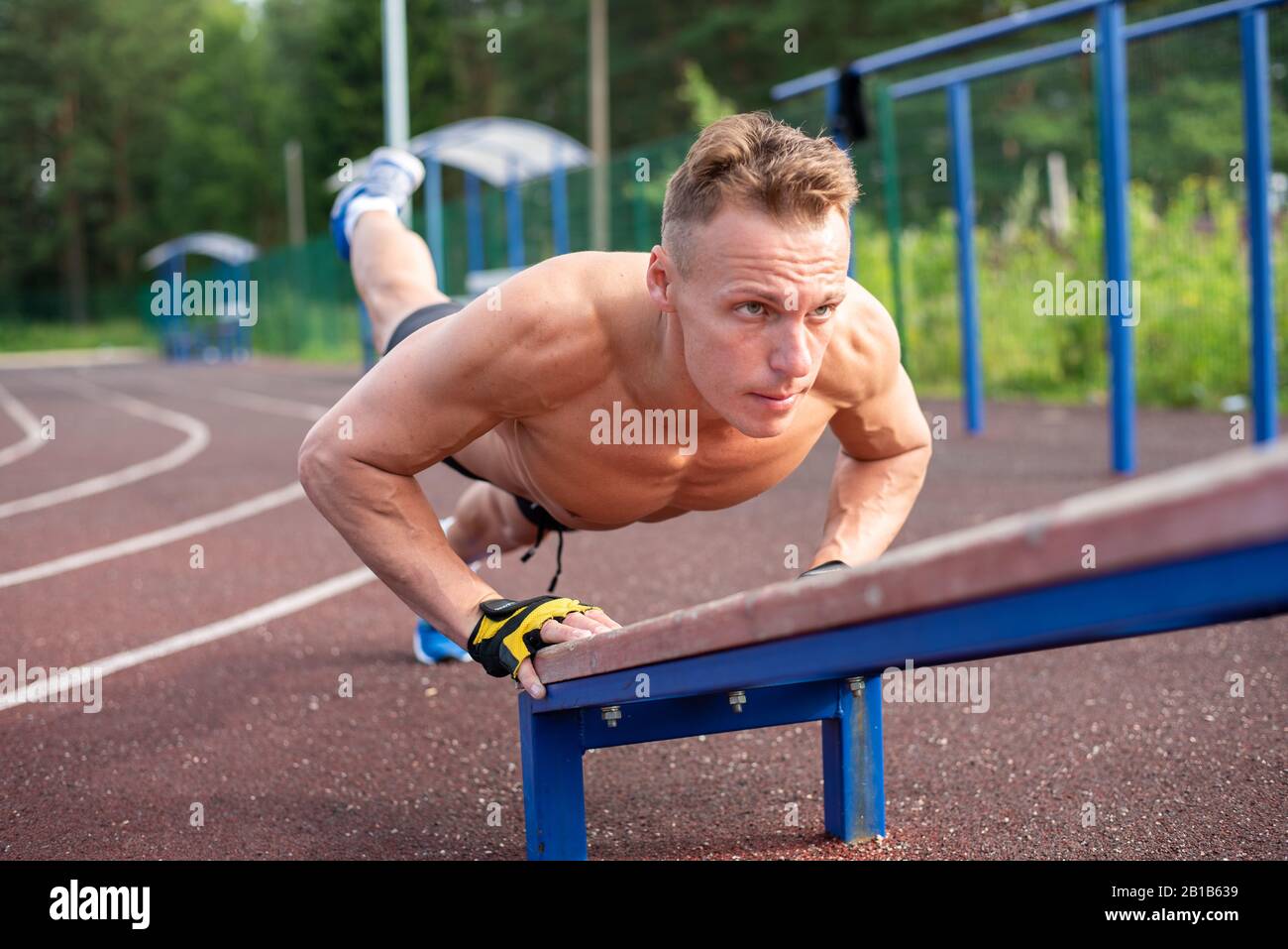 The man is pushing up from the bench Stock Photo - Alamy