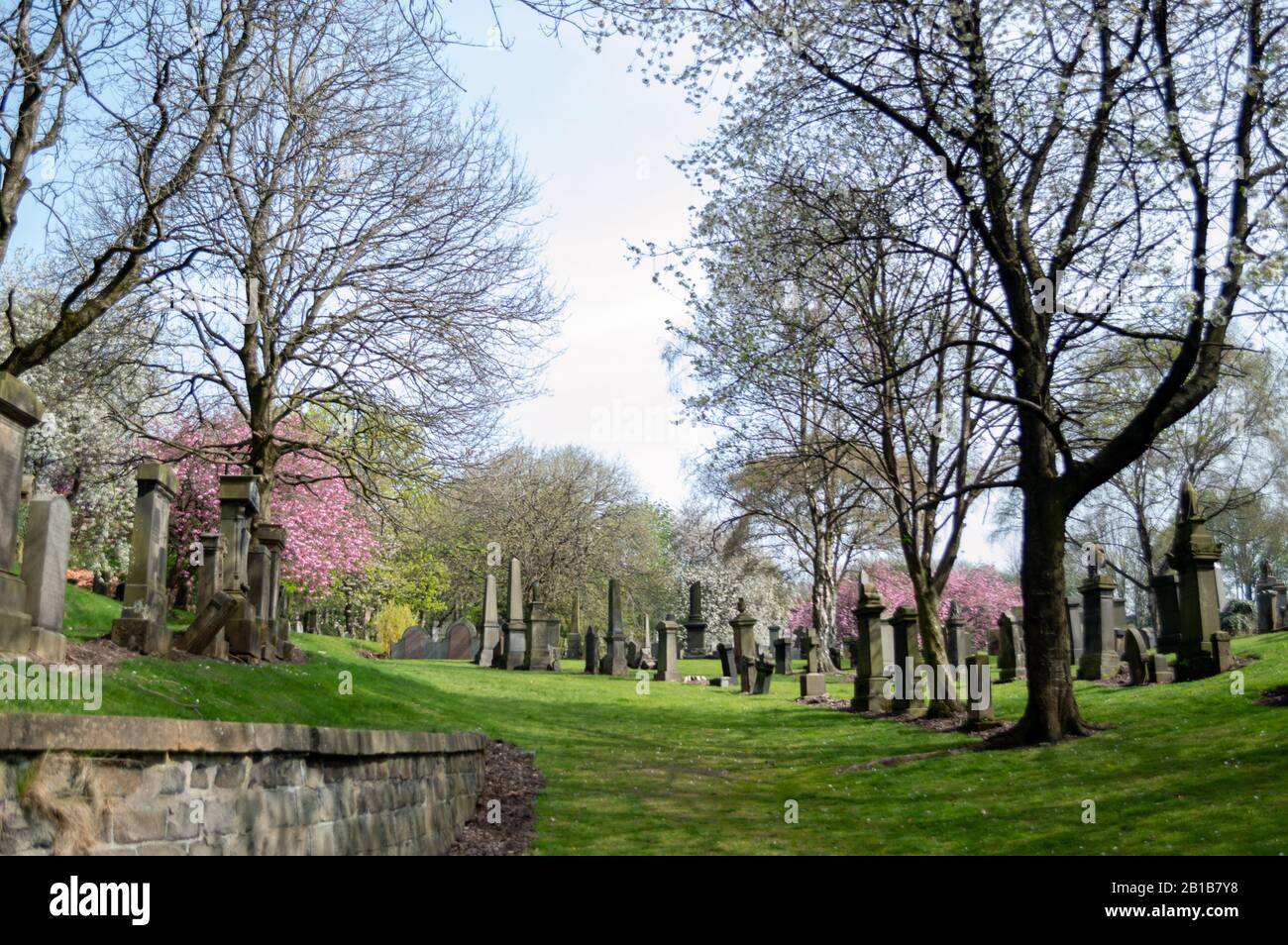Victorian Graveyard High Resolution Stock Photography and Images - Alamy