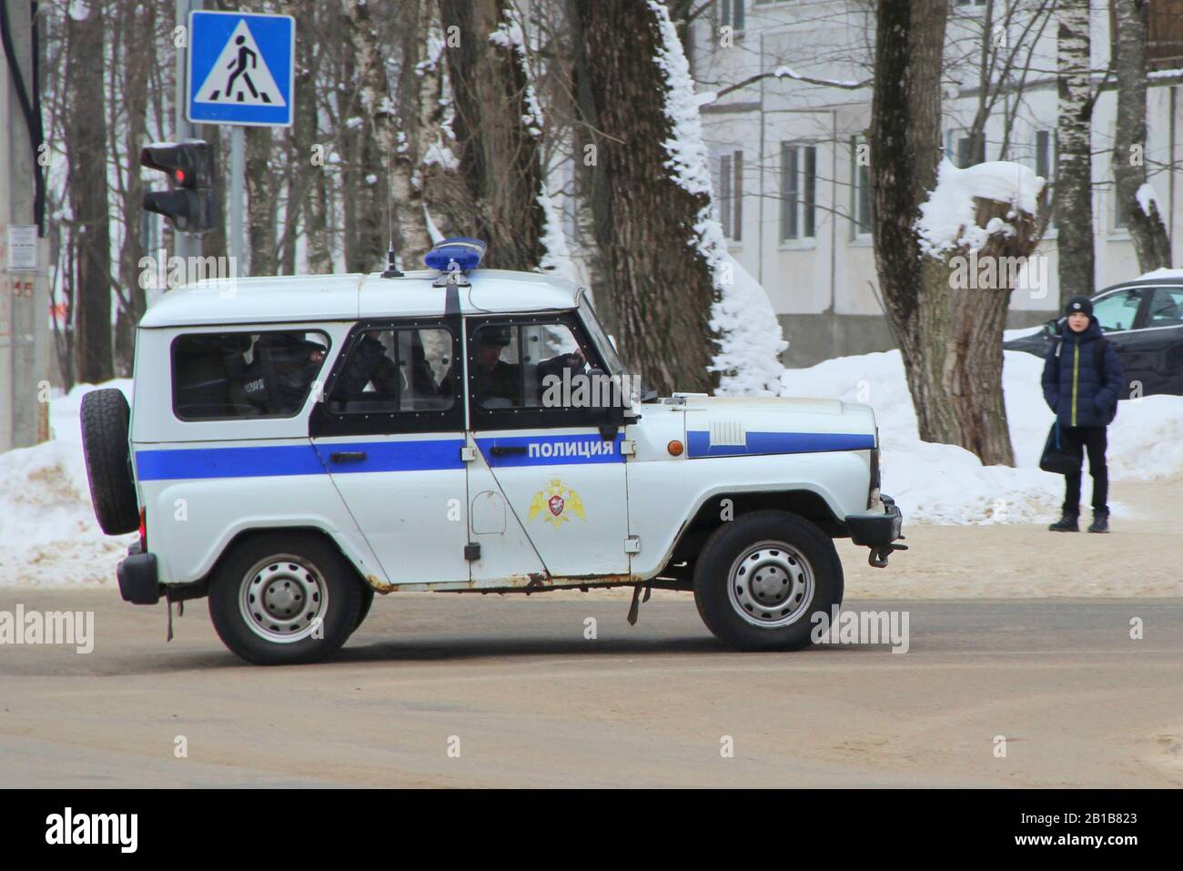 Blue and white police car hi-res stock photography and images - Alamy
