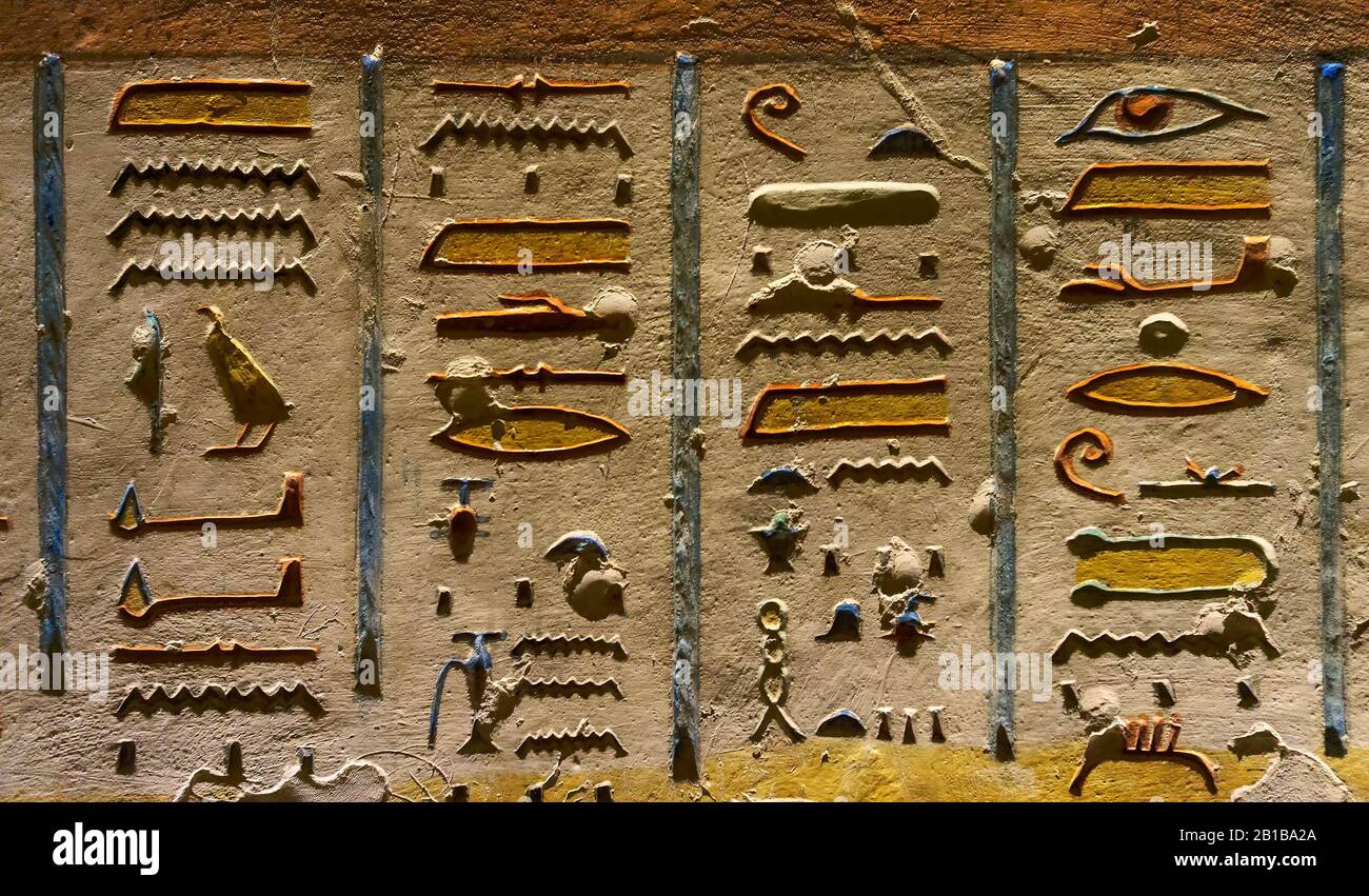 ancient color egypt images on wall Stock Photo - Alamy