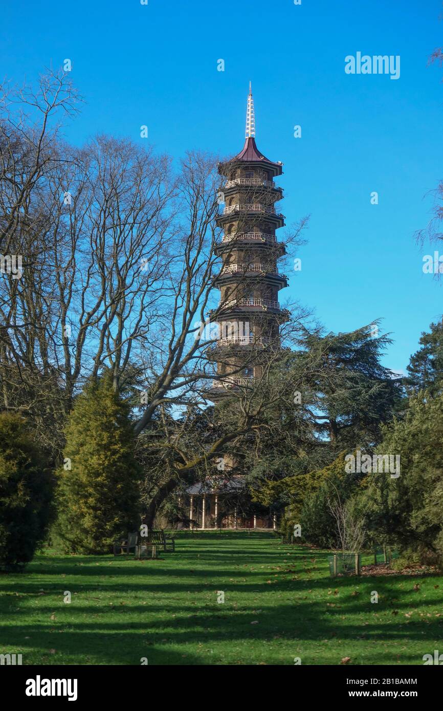 The great pagoda kew gardens hi-res stock photography and images - Alamy