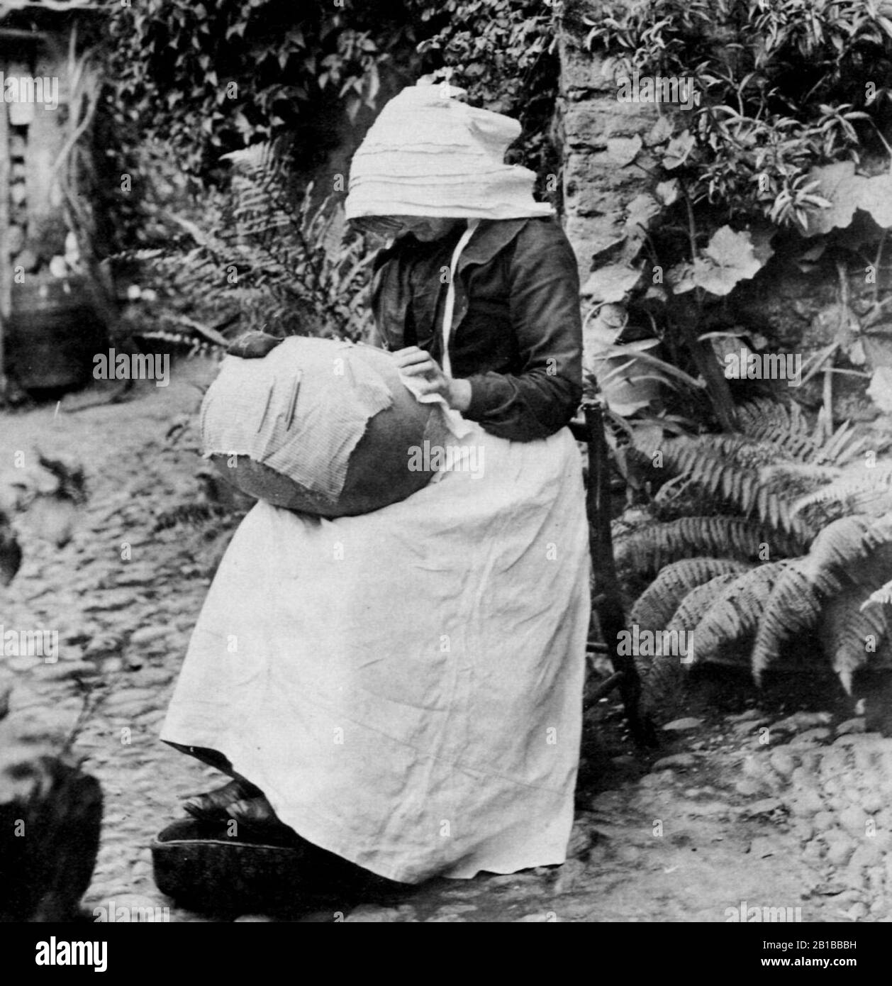 Frith, Francis - Otterton, Devon, Stickerin aus Honiton (Mrs. Freeman ...