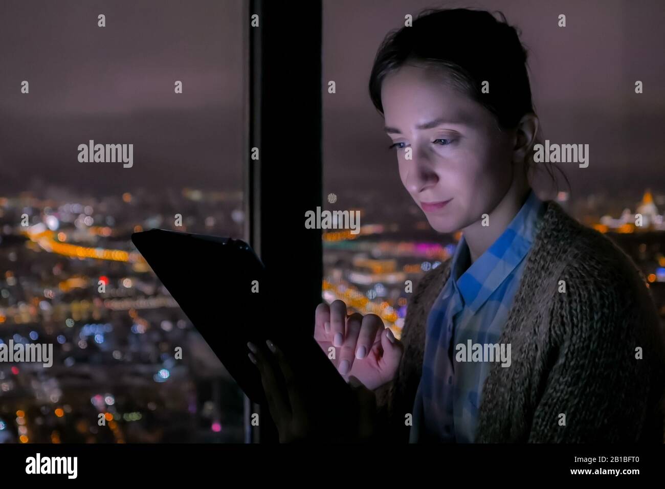 Tablet device at home landscape hi-res stock photography and images - Alamy