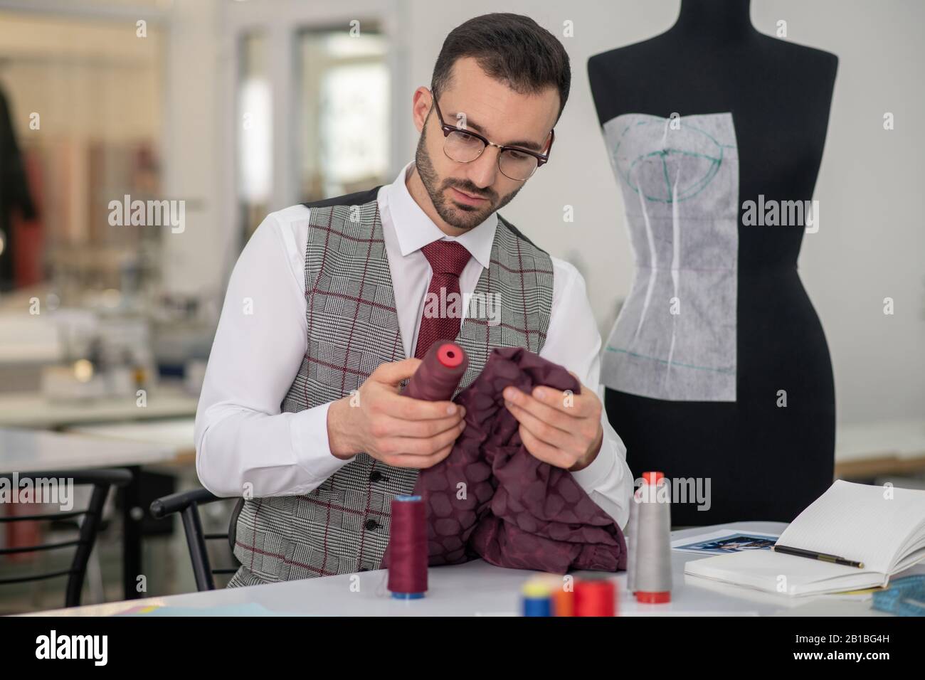Scarlet cloth hi-res stock photography and images - Alamy