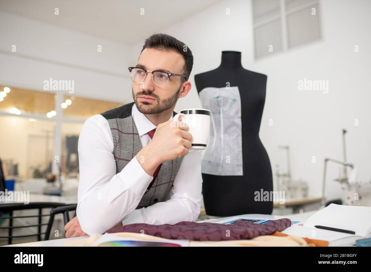 Man sitting in tailoring workshop hi-res stock photography and images ...