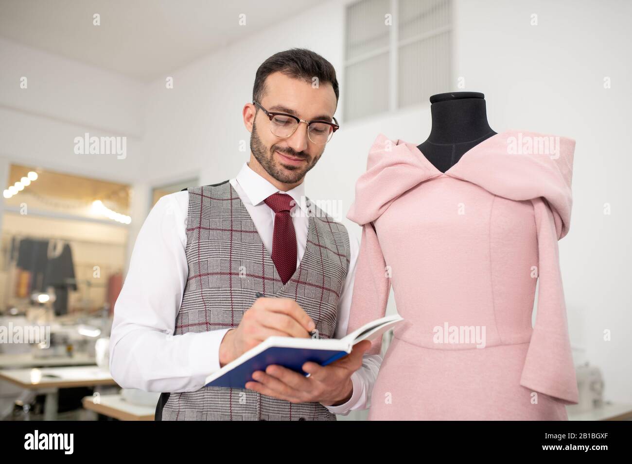 Tailor making notes hi-res stock photography and images - Alamy