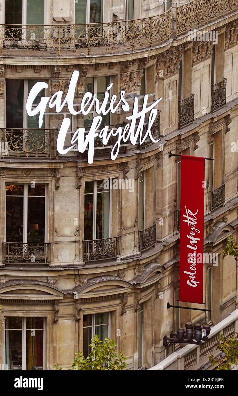 Galeries Lafayette store building Paris France Stock Photo - Alamy