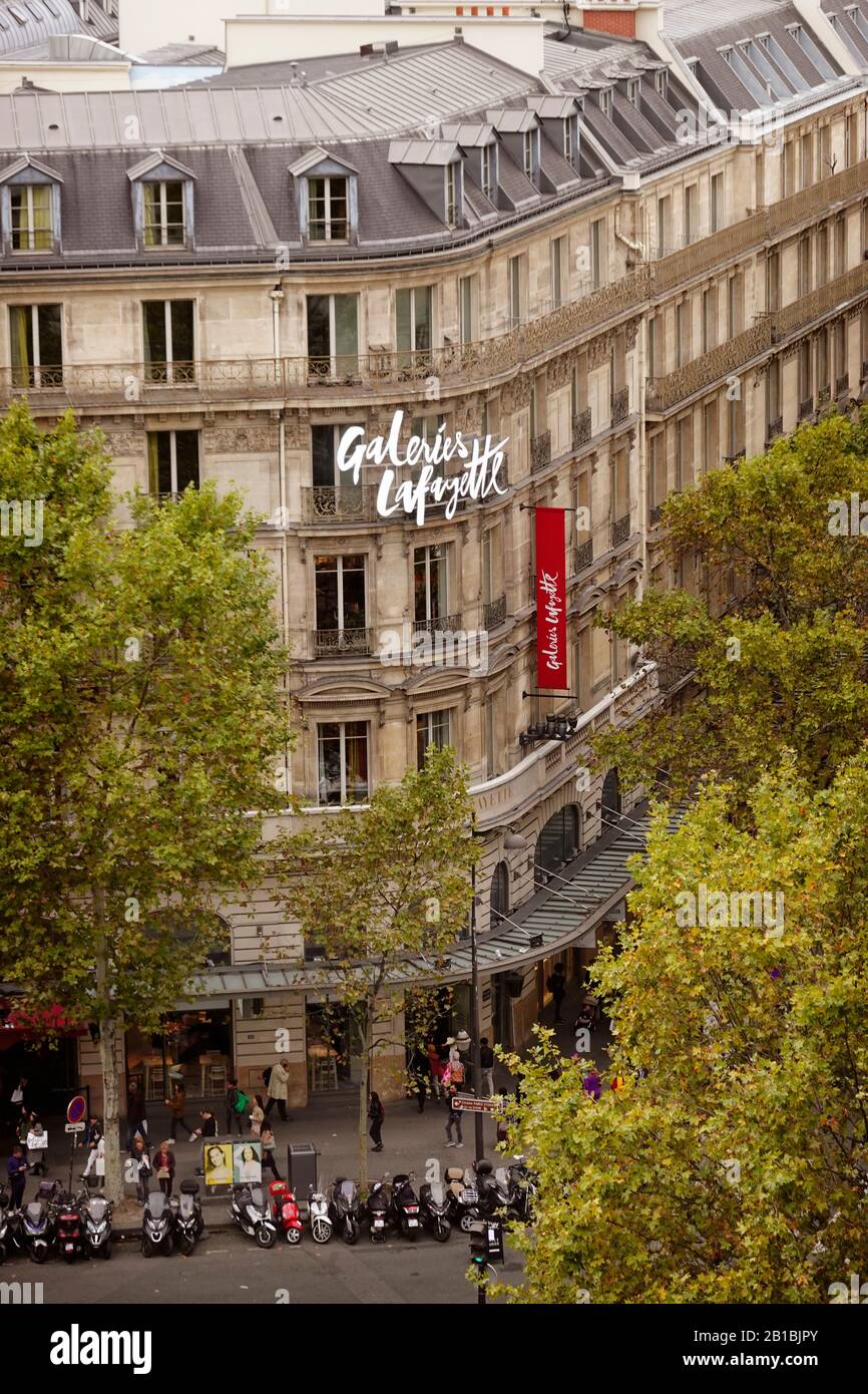 Galeries Lafayette store building Paris France Stock Photo - Alamy