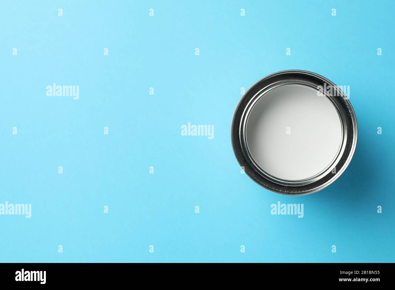 Paint can on blue background, top view Stock Photo - Alamy