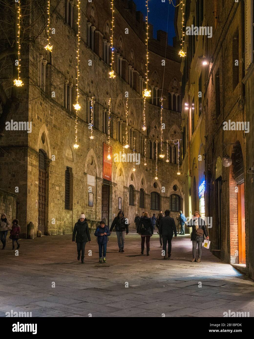 Albero campo hi-res stock photography and images - Alamy
