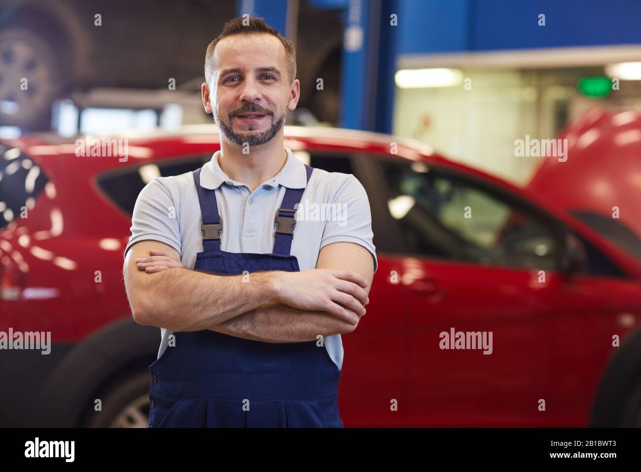 Portrait muscular car mechanic hi-res stock photography and images - Alamy