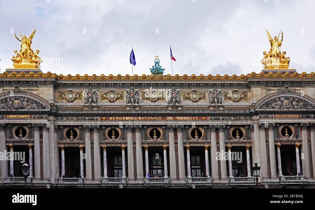 Paris opera house balcony hi-res stock photography and images - Alamy