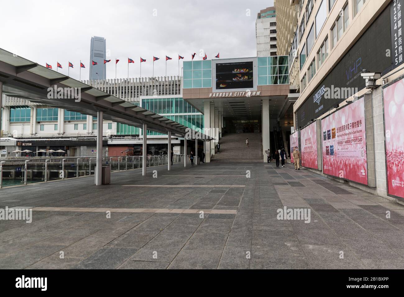 Shopping malls in hong kong hi-res stock photography and images - Alamy