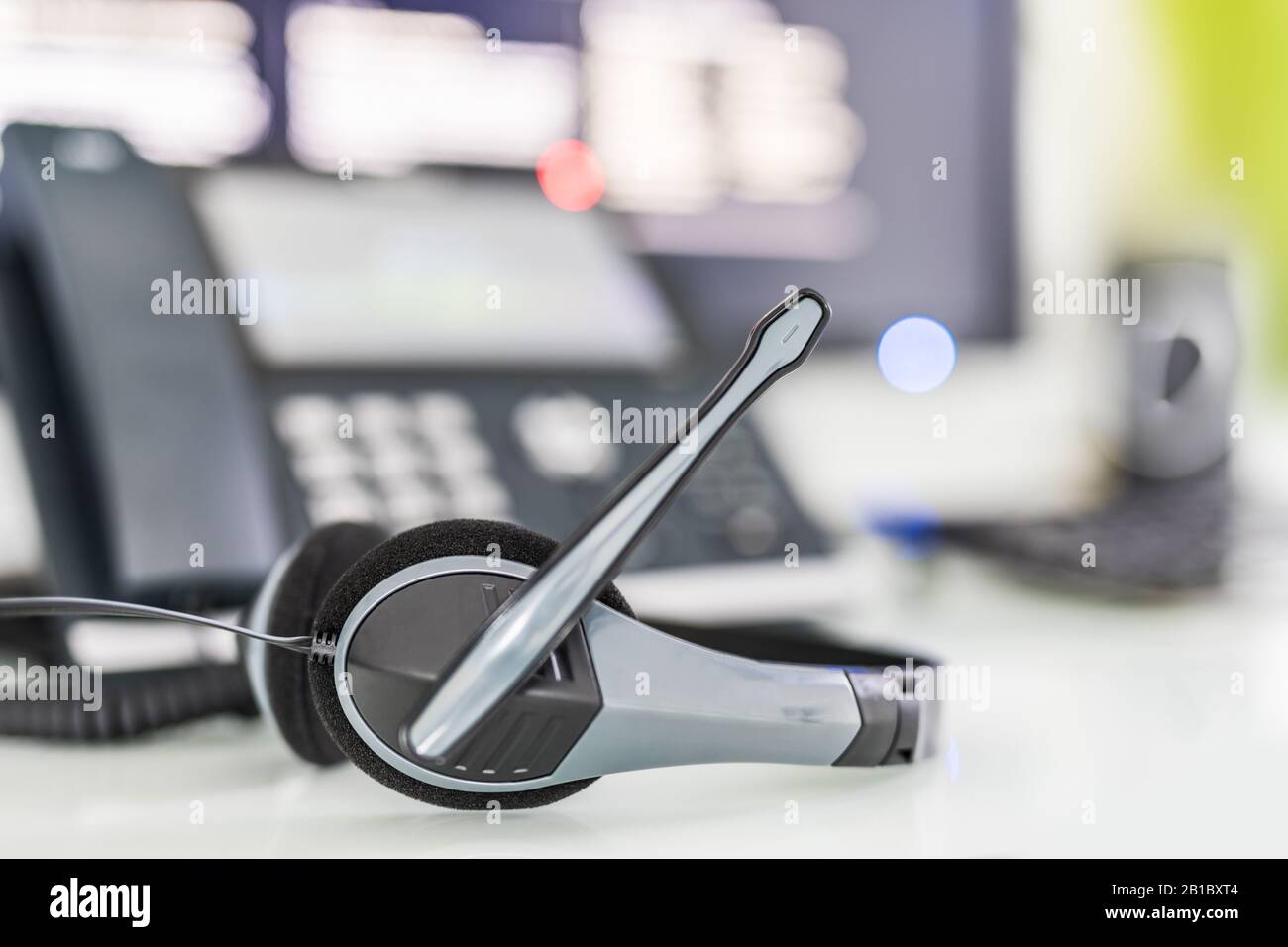 Computer telephone desk hi-res stock photography and images - Alamy
