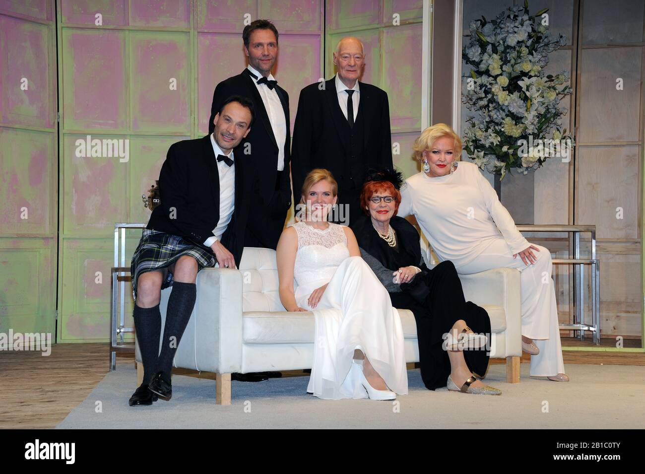 Munich, Germany. 24th Feb, 2020. The actors Manfred Stecher (standing l ...