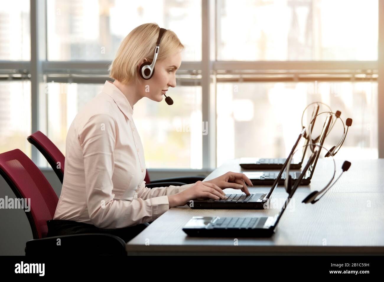 Female call center operator hi-res stock photography and images - Alamy