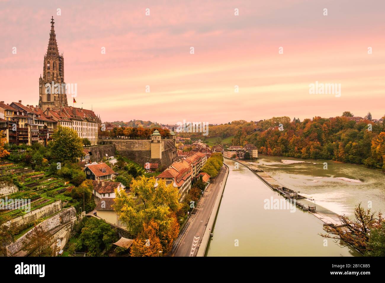 Autumn coloured cityscape of historical city center of Bern with river ...
