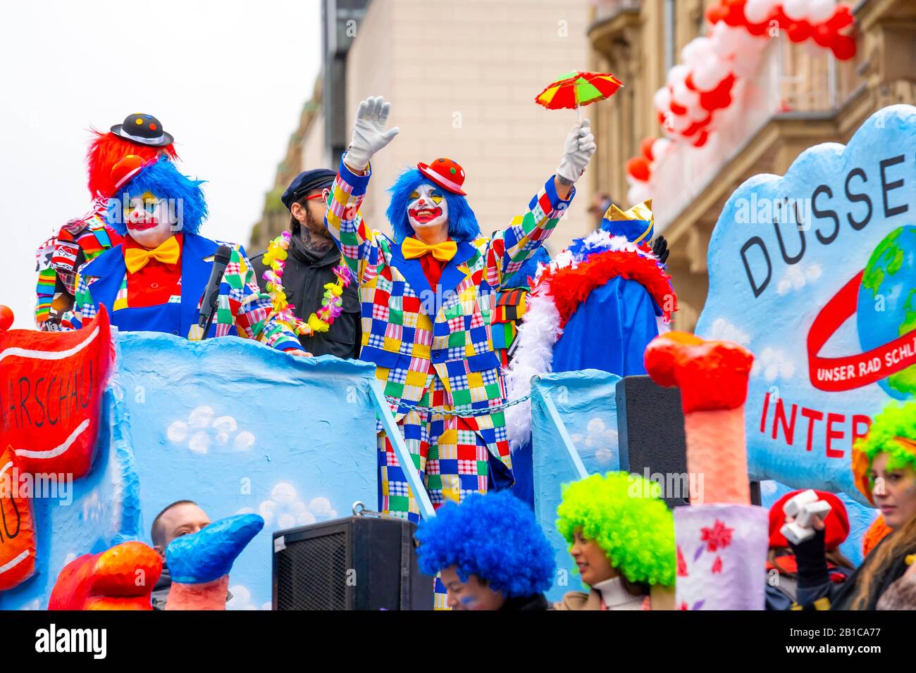 Rose Monday procession in DŸsseldorf, street carnival, floats, clowns ...