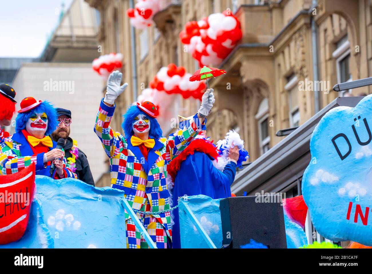 Rose Monday procession in DŸsseldorf, street carnival, floats, clowns ...