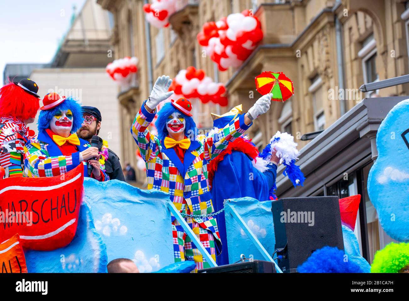 Rose Monday procession in DŸsseldorf, street carnival, floats, clowns ...