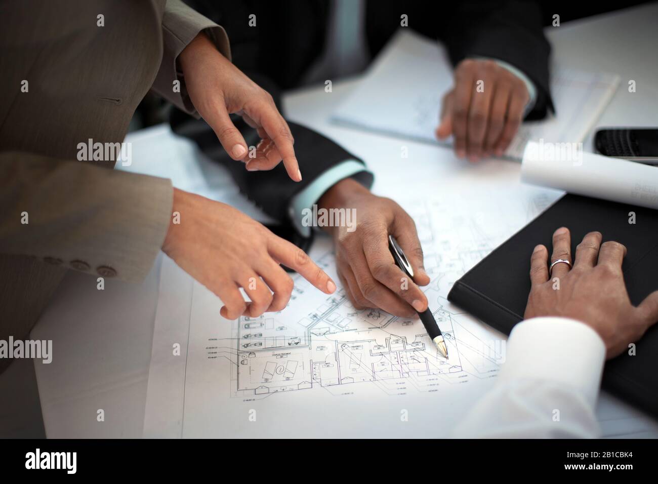 Businesspeople meet and organize plans Stock Photo - Alamy