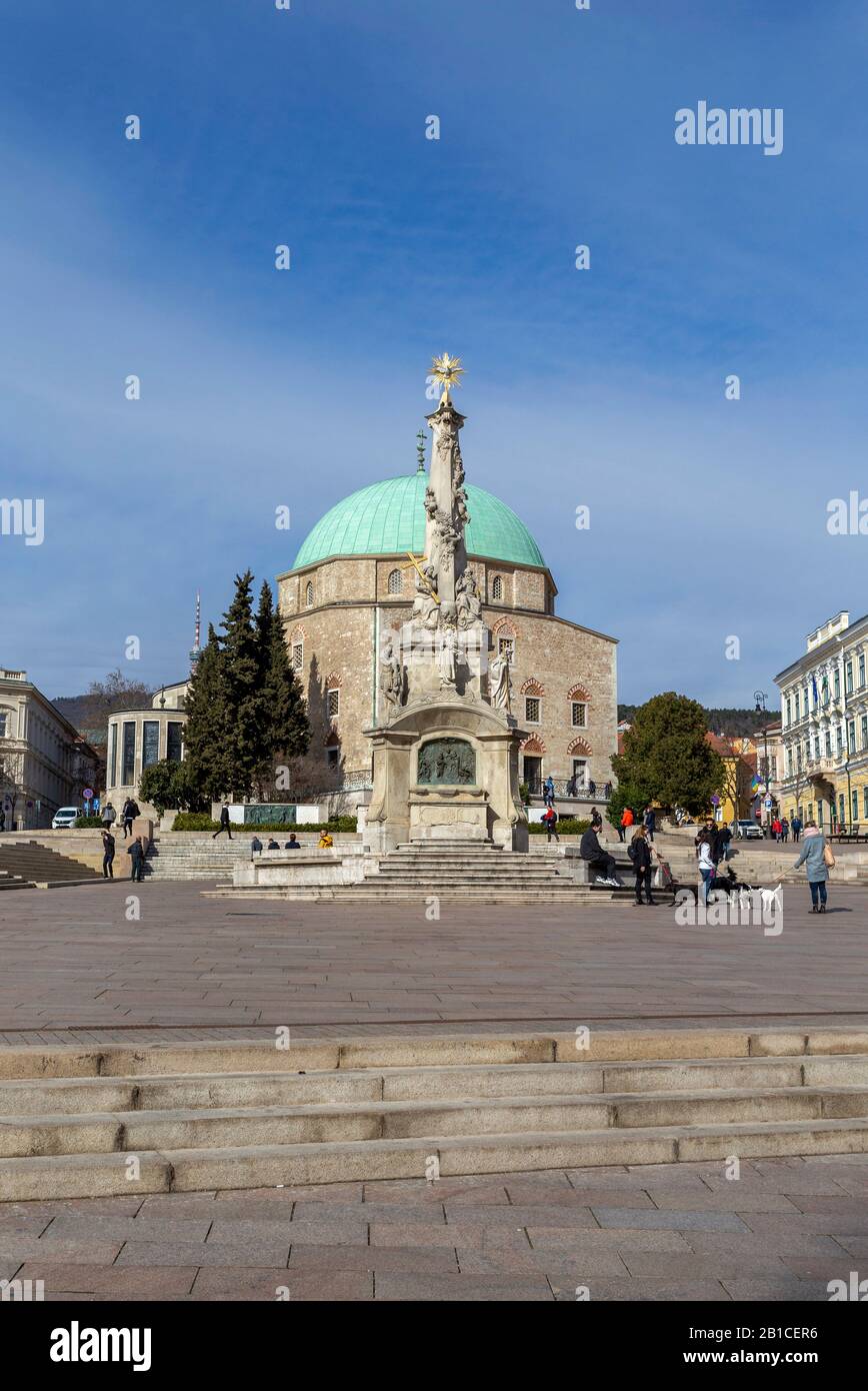 Pecs, Hungary - 02 22 2020: Holy Trinity statue with the mosque of ...