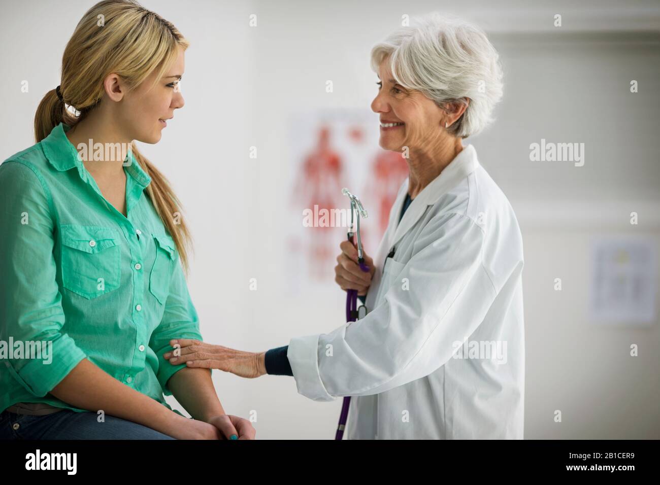 Smiling people young and old people hi-res stock photography and images ...