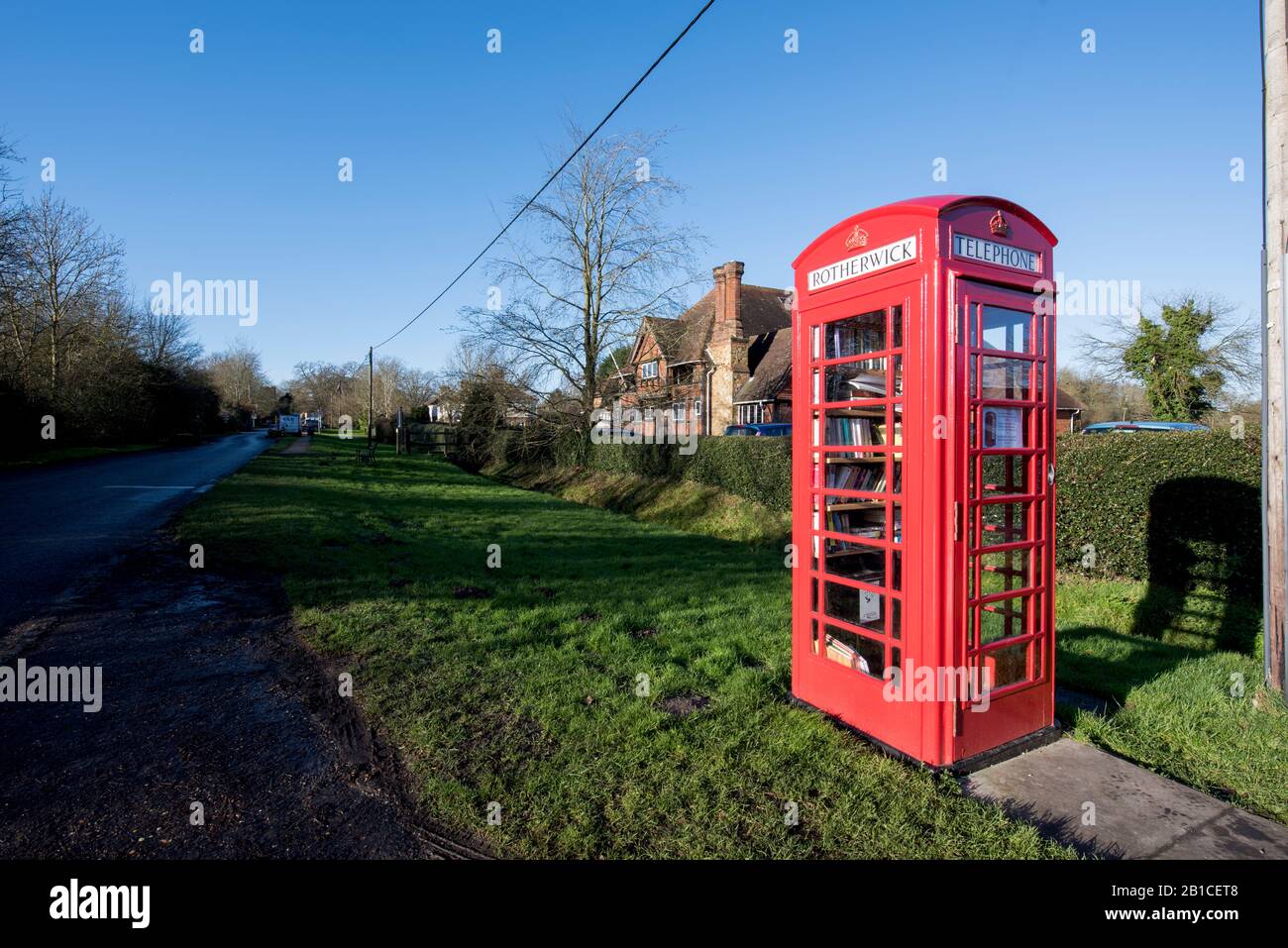 Rotherwick village red library telephone box Stock Photo - Alamy