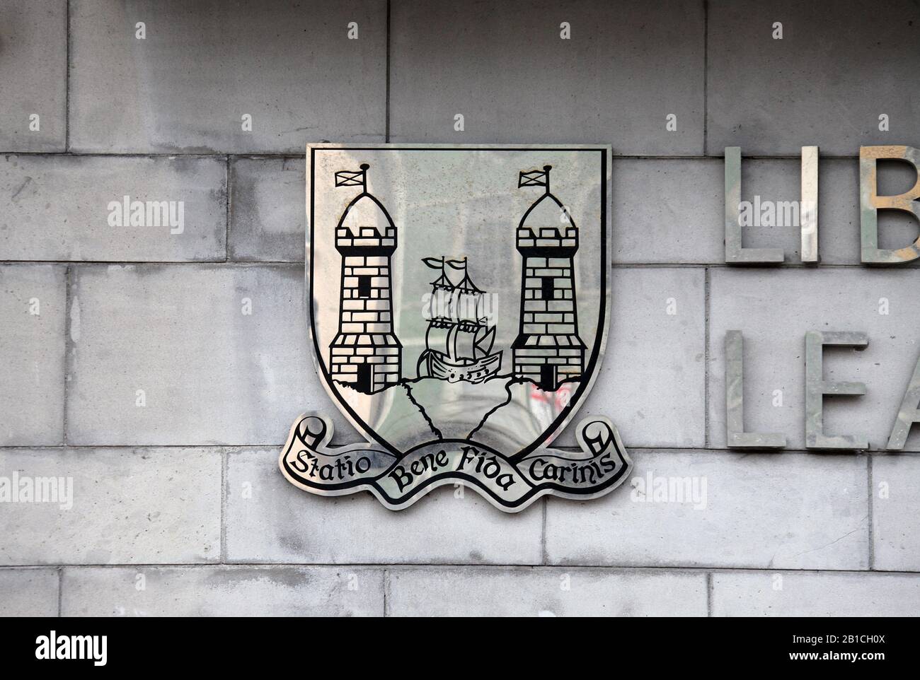 Ireland harp coat of arms hi-res stock photography and images - Alamy
