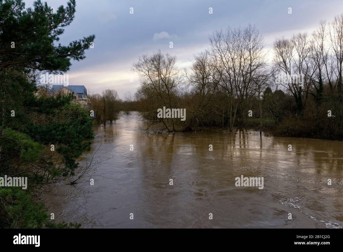 High water levels in River Avon from Gladstone Bridge, Chippenham ...