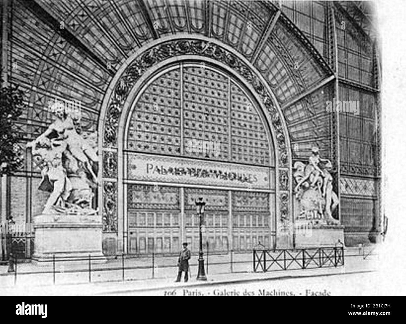 Galerie des Machines. Main door. Sculptures Stock Photo - Alamy