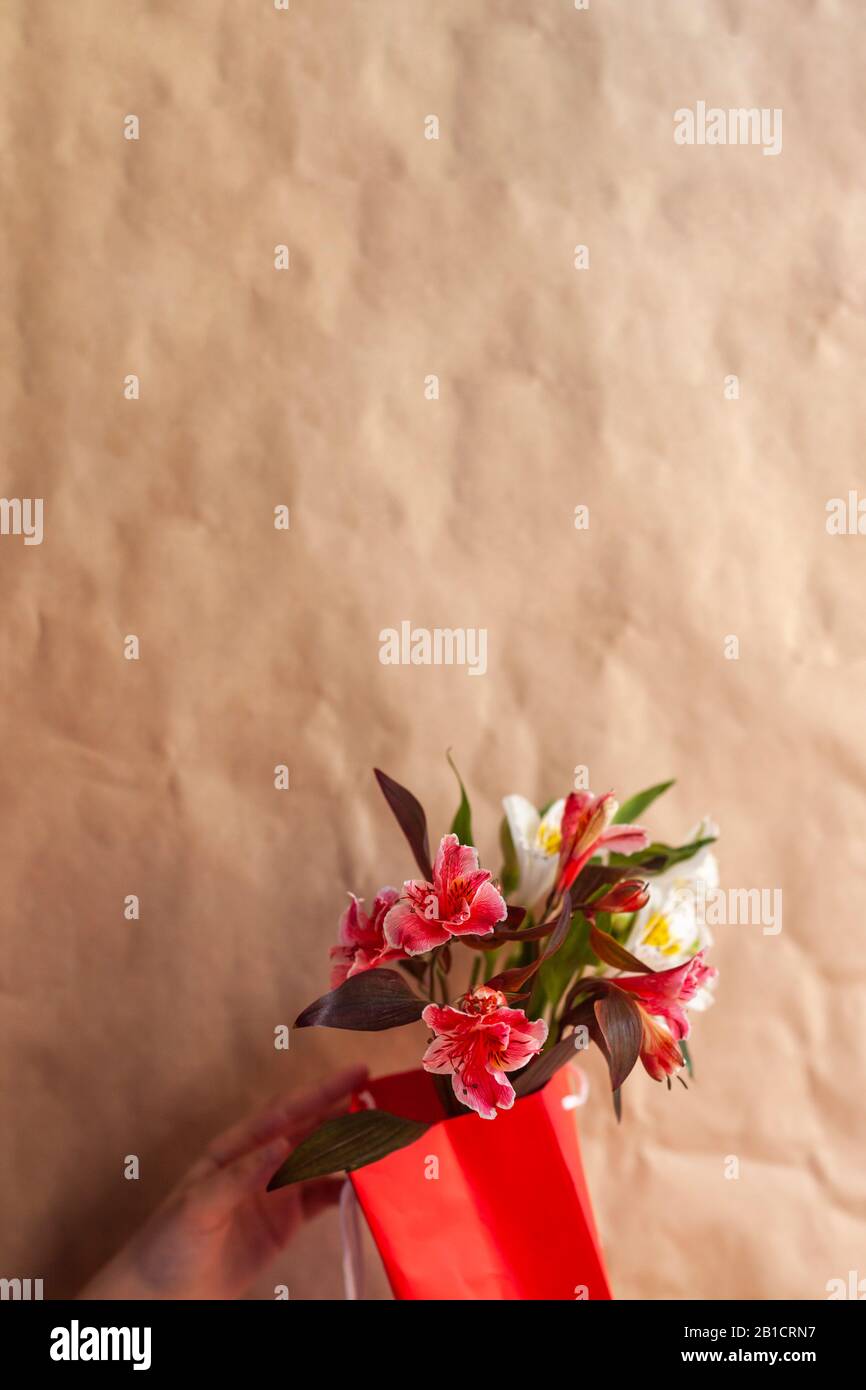 Flower shop. Giving flowers. Hands holding spring flowers bouquet ...