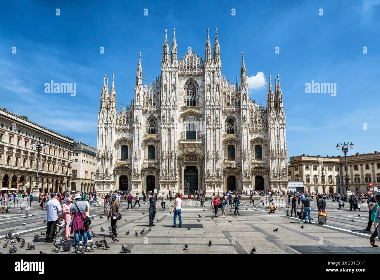 Milano people panoramic hi-res stock photography and images - Alamy