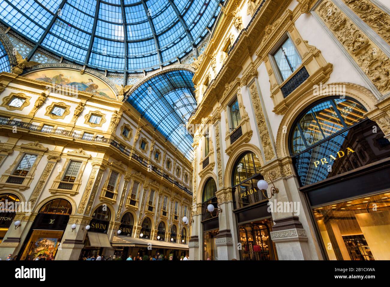 Milan stores hi-res stock photography and images - Alamy