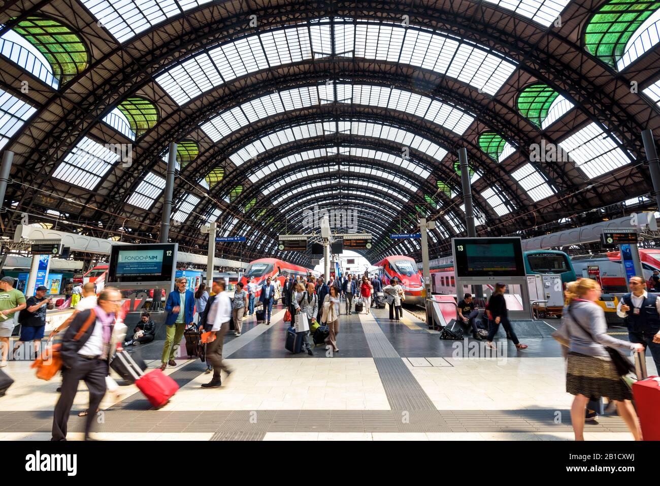 Milan railway station crowd hi-res stock photography and images - Alamy