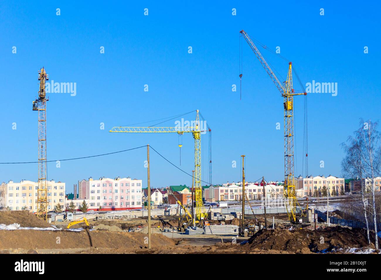 Pile foundation crane power line hi-res stock photography and images ...