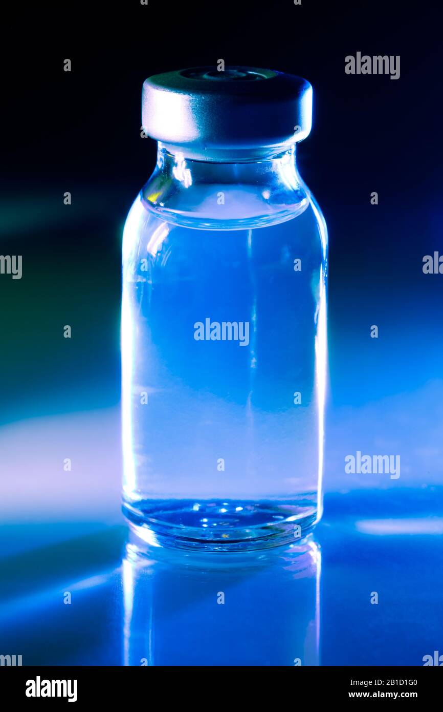 Empty insulin bottle hi-res stock photography and images - Alamy