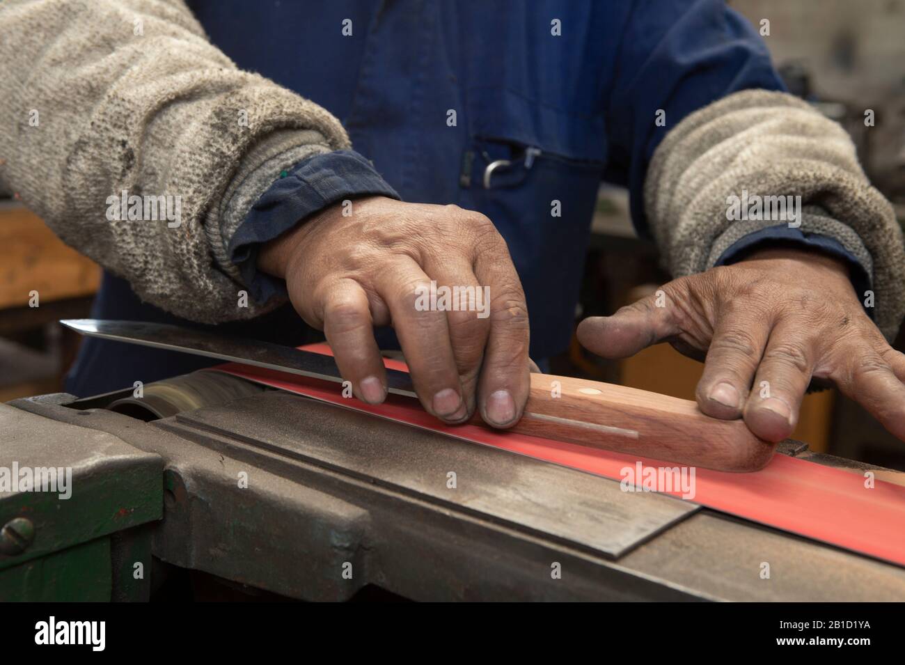 Sanding knife handle on belt sander Stock Photo - Alamy