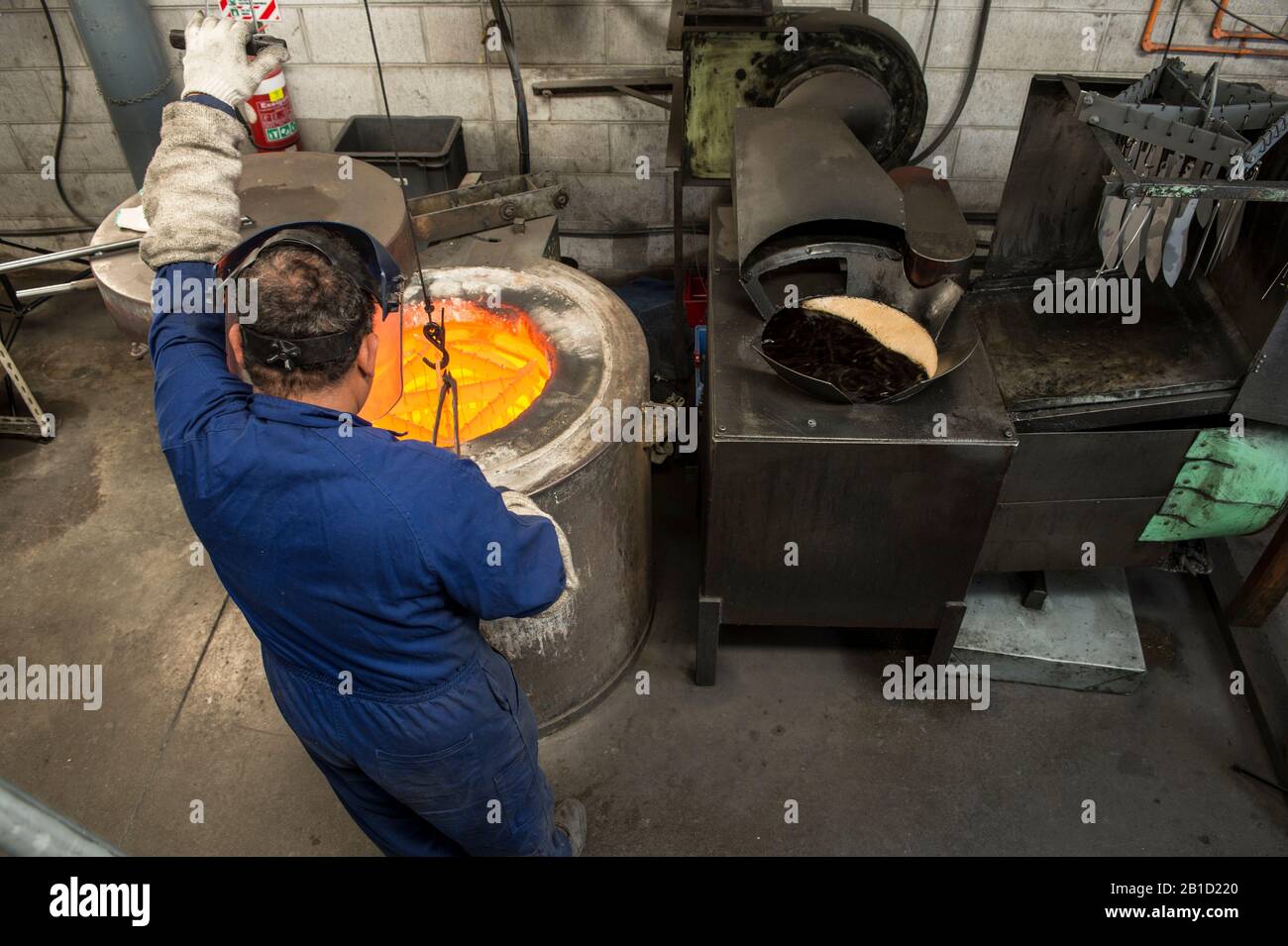 Temper oil hi-res stock photography and images - Alamy