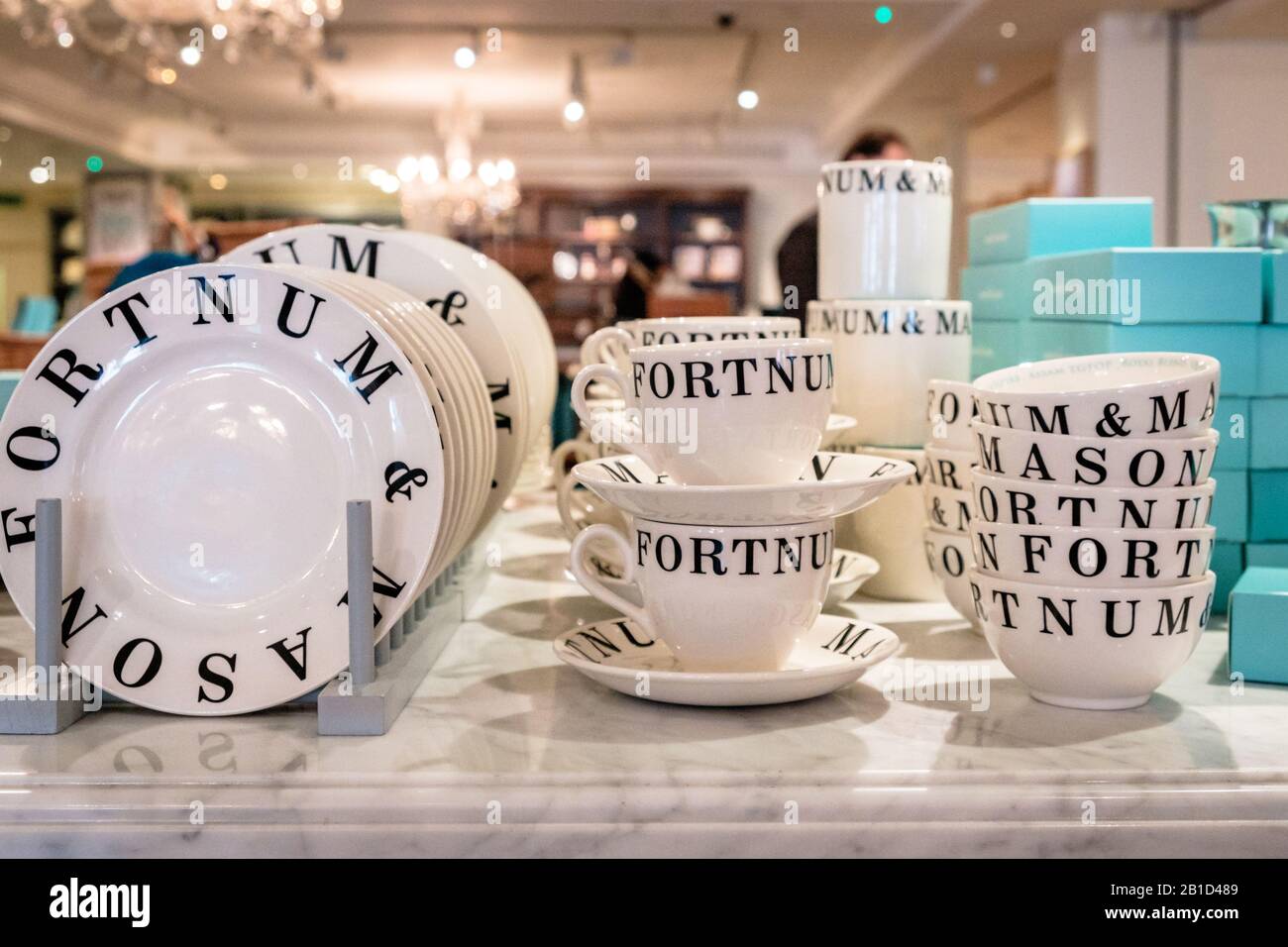 Kitchen utensil store display hi-res stock photography and images - Alamy