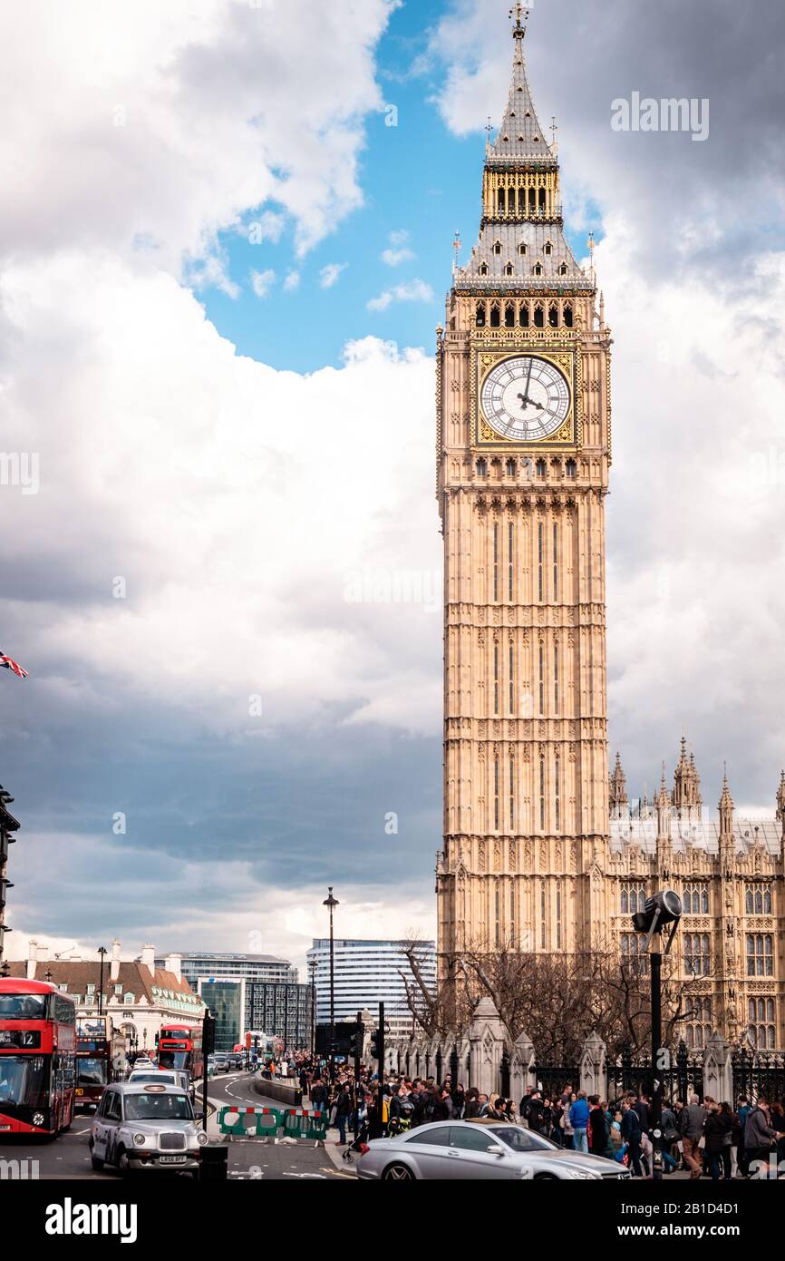 Huge crowd visiting the iconic Elizabeth Tower (Big Ben) in London ...