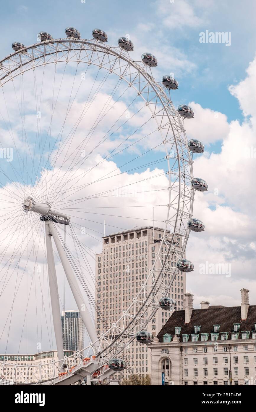 Observation wheel on south bank river thames in london hi-res stock ...