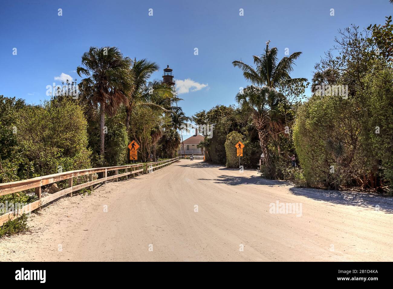 Road leading to the Lighthouse at Lighthouse Beach Park in Sanibel ...